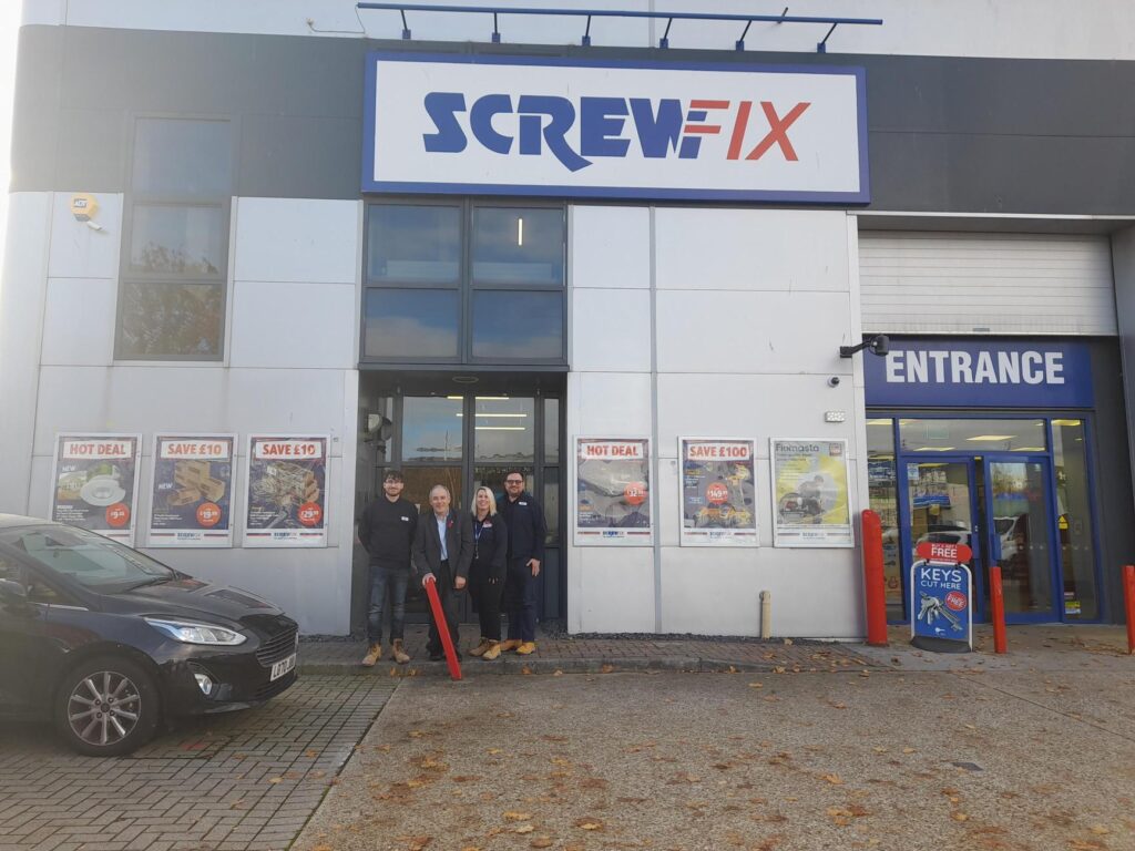 Robert Halfon MP visits Screwfix store in Harlow - Electrical Times