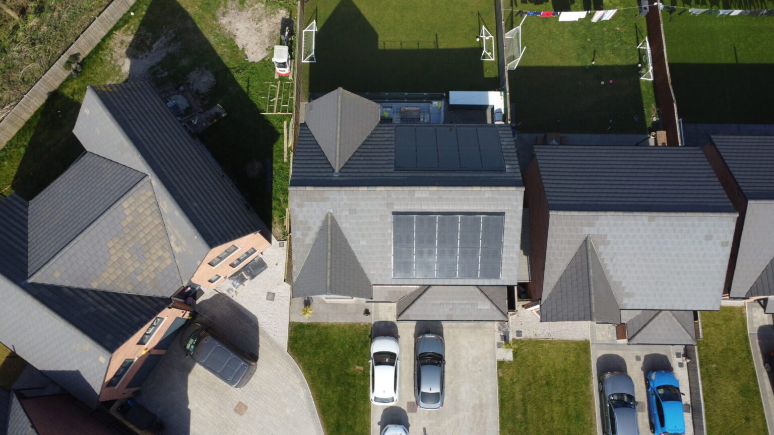 STIEBEL ELTRON and Solarwatt deliver first fully integrated heat pump ...