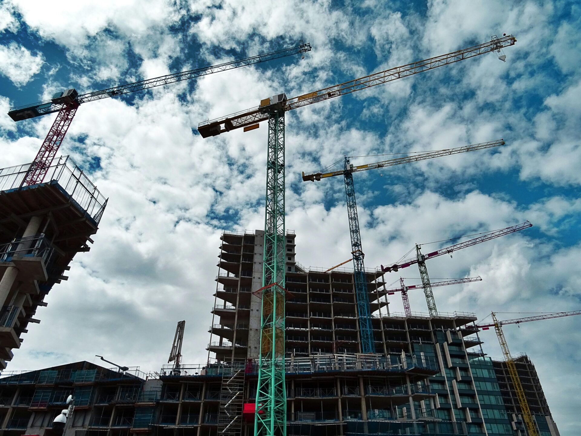 Young construction workers most affected by crime – experts call for ...