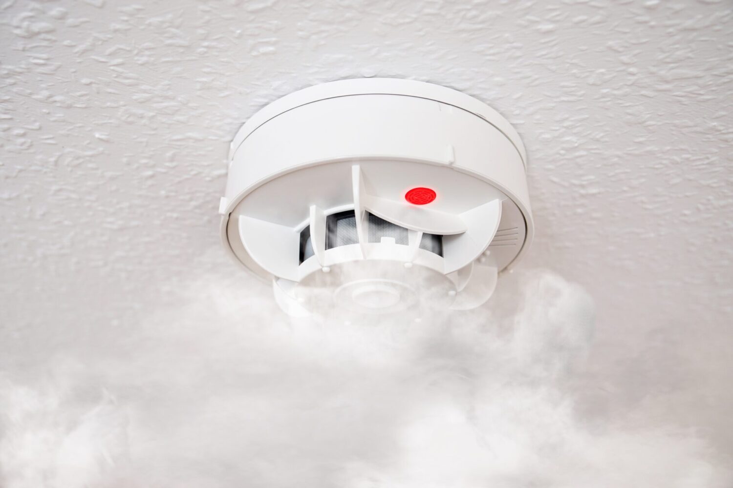 Fire fears as MILLIONS admit to NEVER testing their smoke alarm ...