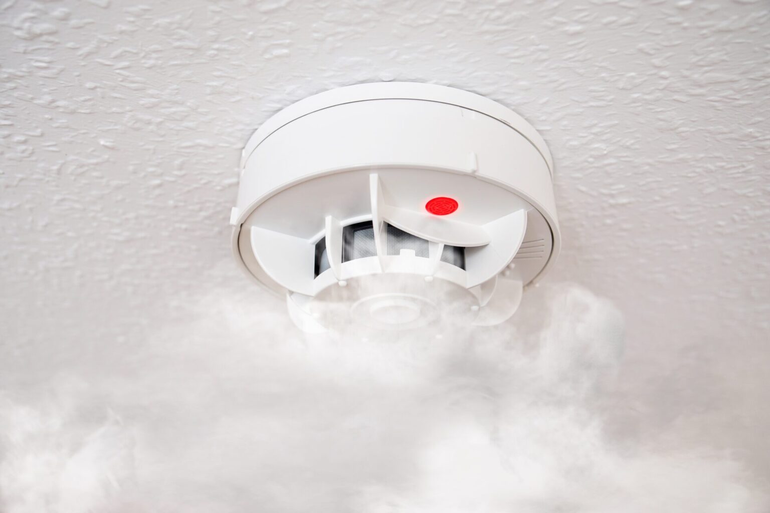 Fire fears as MILLIONS admit to NEVER testing their smoke alarm ...